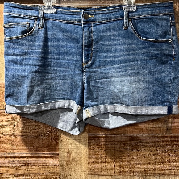 Universal Thread | Shorts | Universal Thread Shorts Womens 2w | Poshmark
